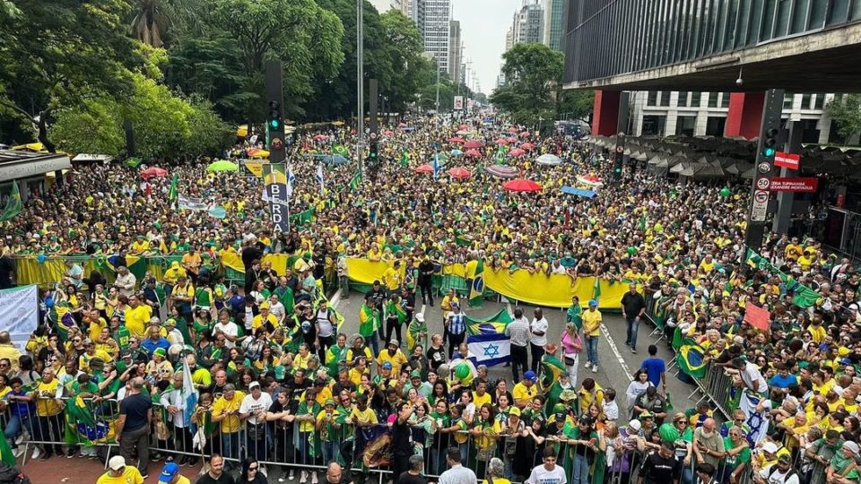 Mais de 600 mil pessoas se reúnem na Avenida Paulista em manifestação ... Mais de 600 mil pessoas se reúnem na Avenida Paulista em manifestação ...